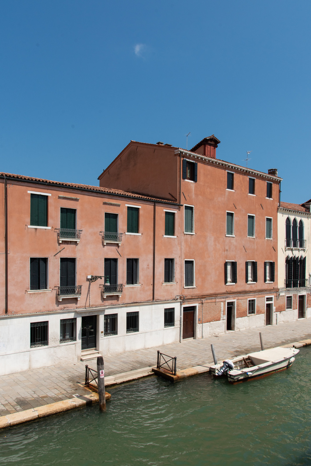 Capsule Venice, non il solito cubo bianco