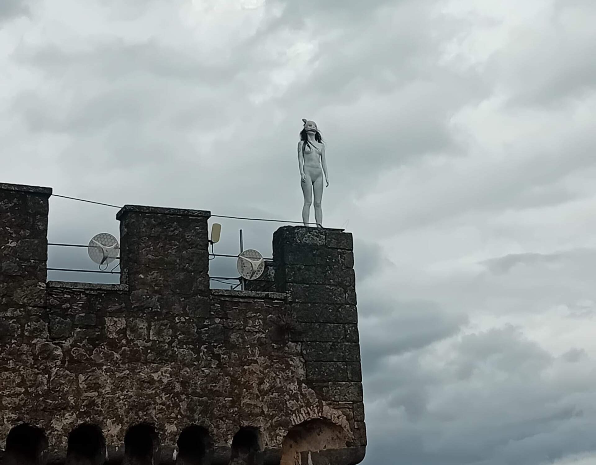 Franco Losvizzero popola con "Apoteosi" il Castello Orsini