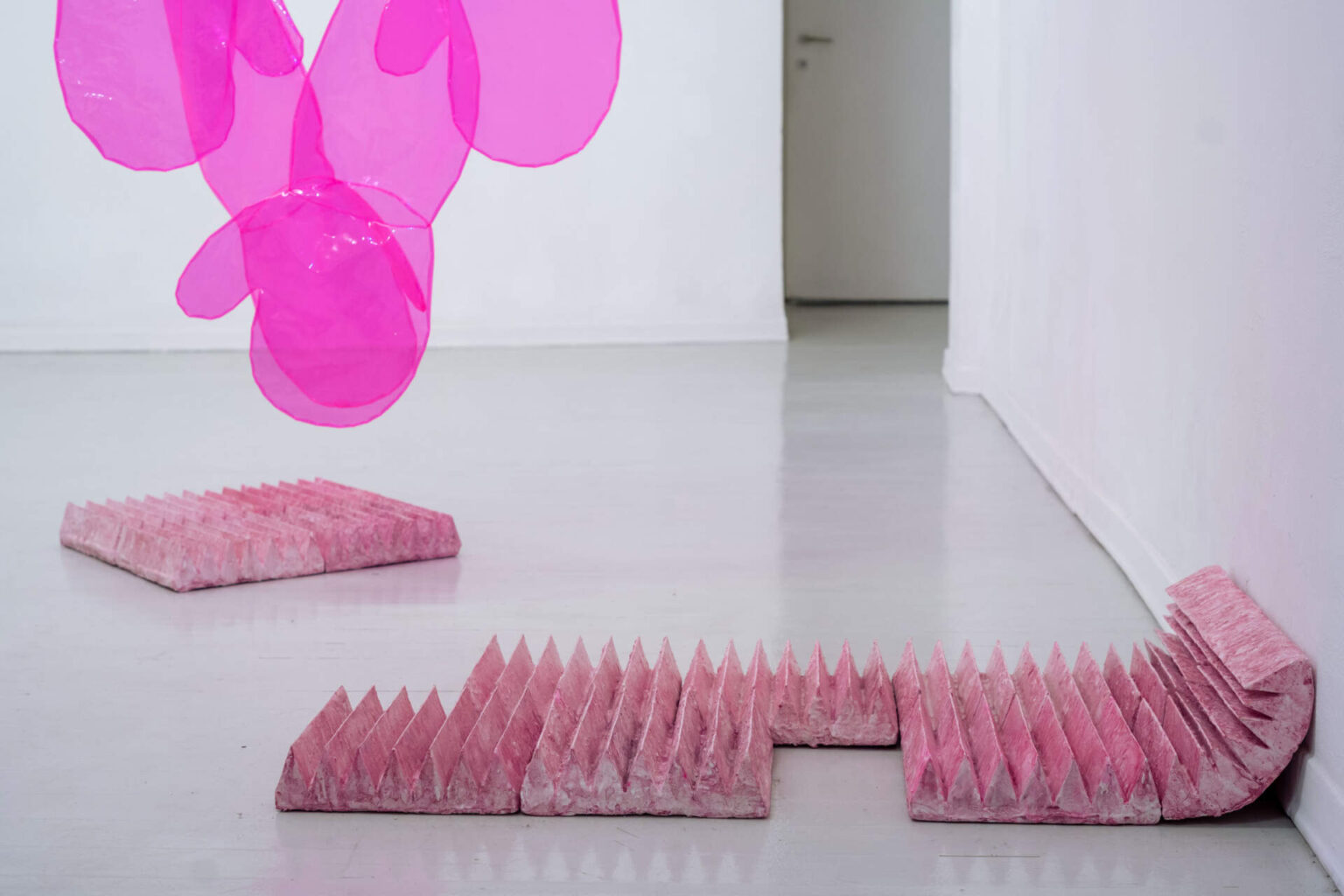 Meletios Meletiou, ludiche trasparenze creano paesaggi ambigui