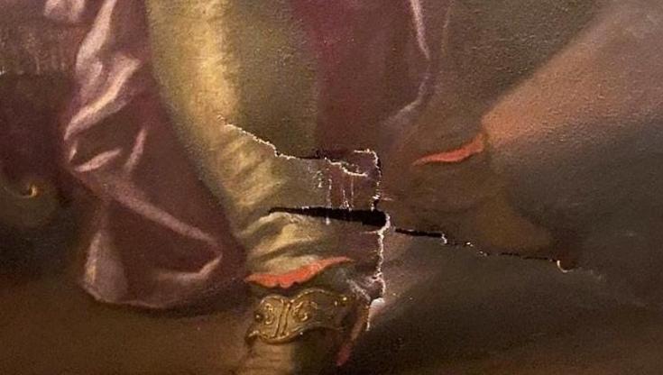 Danno agli Uffizi per un selfie: la reazione di Simone Verde