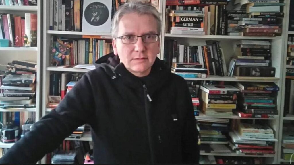 Un documentario indaga l’attualità del pensiero di Mark Fisher