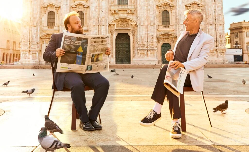 Cattelan inaugura la Design Week con una colazione in Piazza Duomo